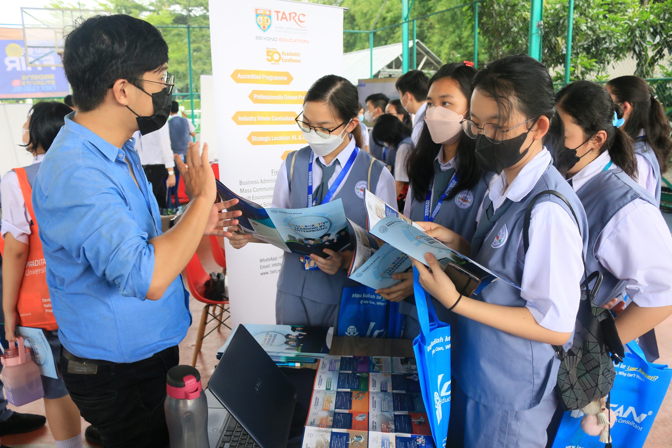 Bridging Students to the Next Level - Ekayana Ehipassiko School (EES ...